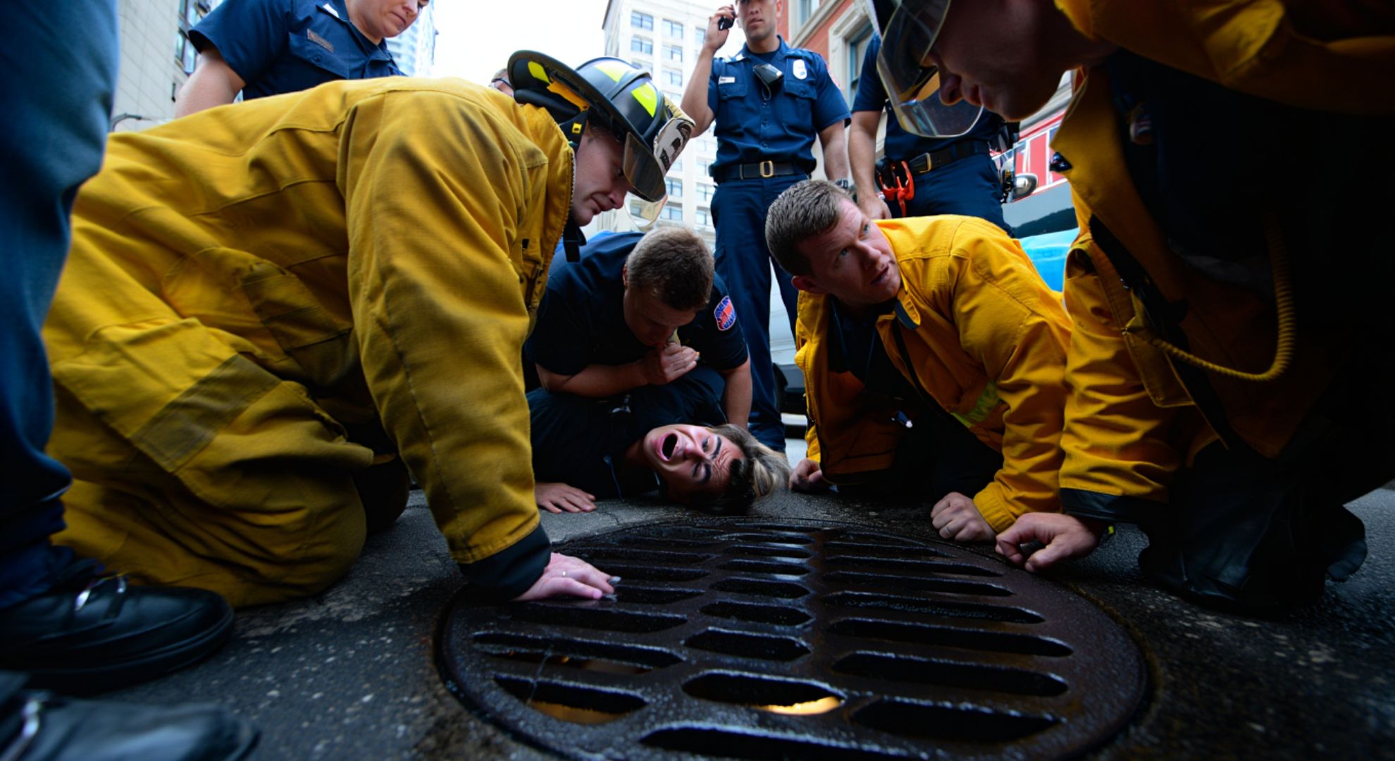 Rescuers hear cries in a sewer pipe – what they discover leaves them ...